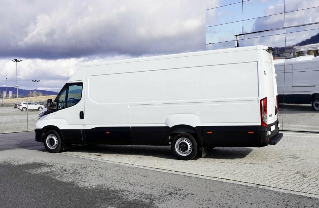 Transporter Fahrer mieten Umzug Möbeltransport Möbelmontage Sperrmüll ...