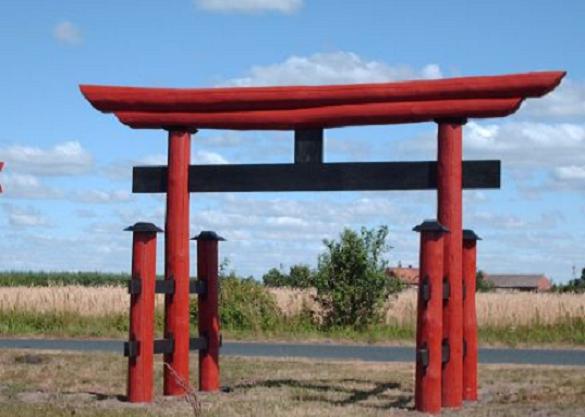 antiker chinesischer Torbogen aus massiven HOLZ in Trzebnica Polen bei ...