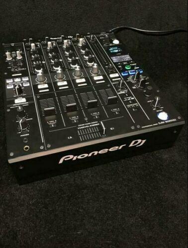 2x CDJ 2000 Nexus mit DJM 2000 Mixer im Profi Case Top Zustand in ...