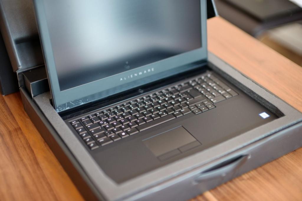 Alienware 17 R4 Alienware Graphics AMP 17 Inch UHD IPS in Bonn ...