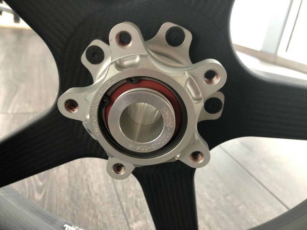 BST Carbon Felgen Set in Lauf | Motorräder und Teile | Kleinanzeigen