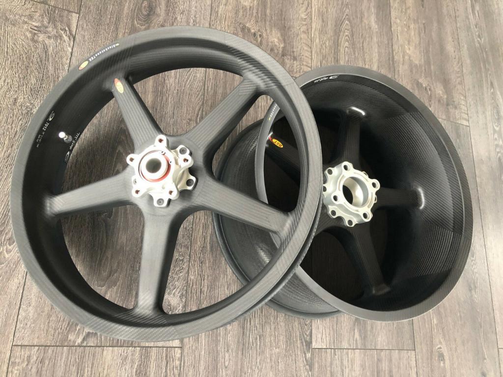 BST Carbon Felgen Set in Lauf | Motorräder und Teile | Kleinanzeigen